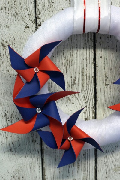 DIY Red White and Blue Patriotic Pinwheel Wreath - The Home and Garden Cafe